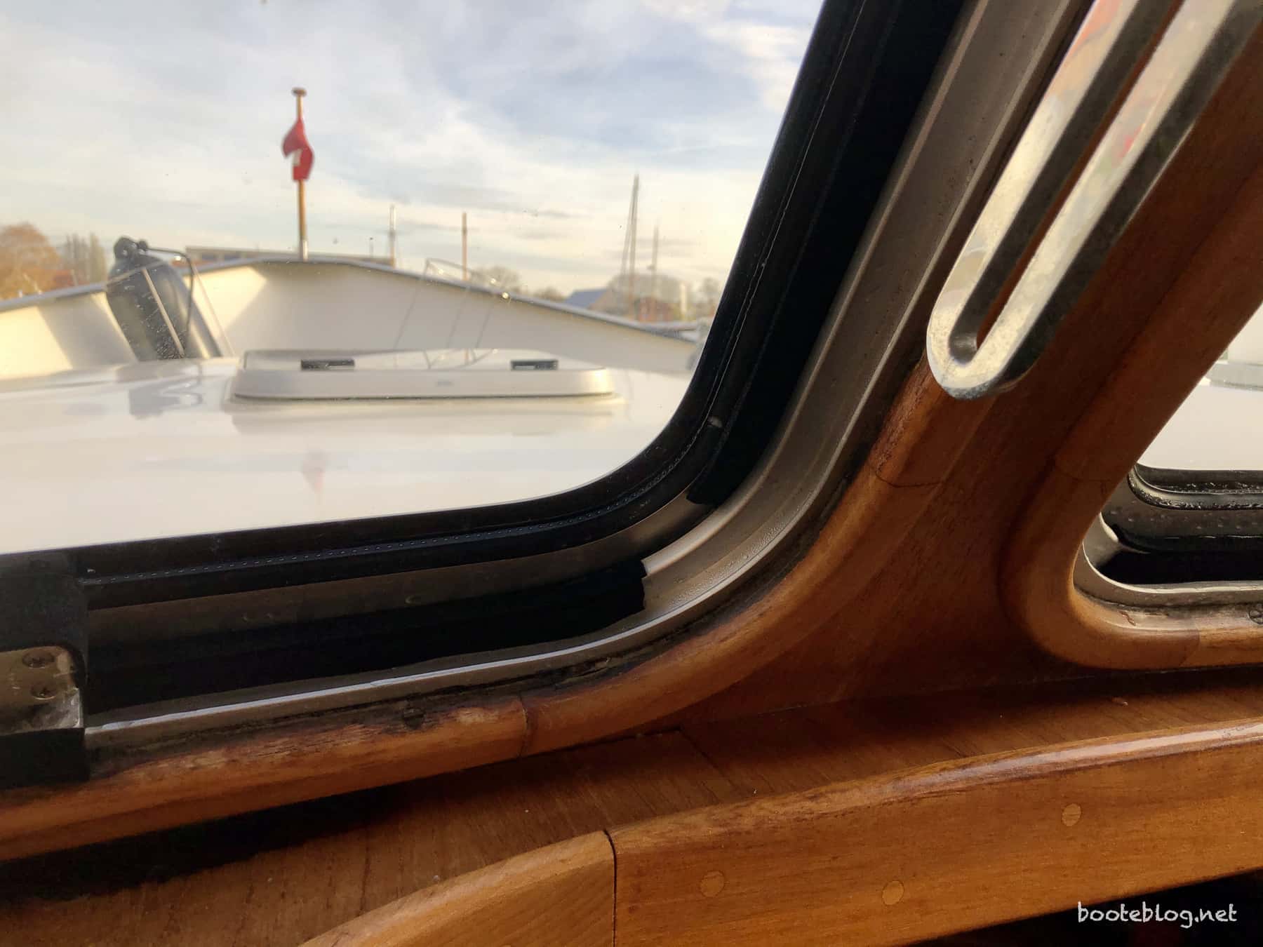 Schwitzende Alu-Rahmen bei Boots-Fenstern: Das hilft!