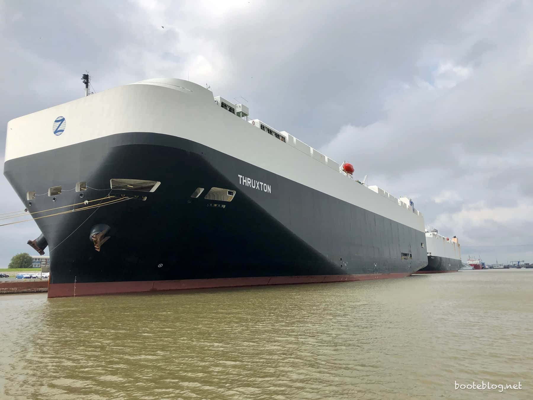 auto_carrier_frachter_emden_triton