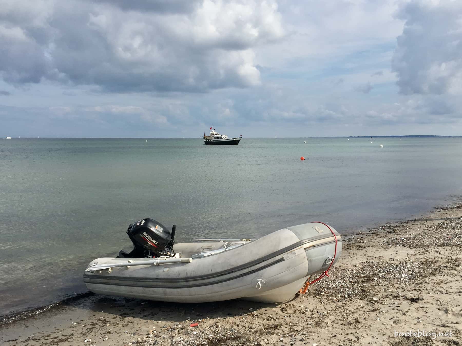 boot-anker-ostsee-dinghy-strand-julius