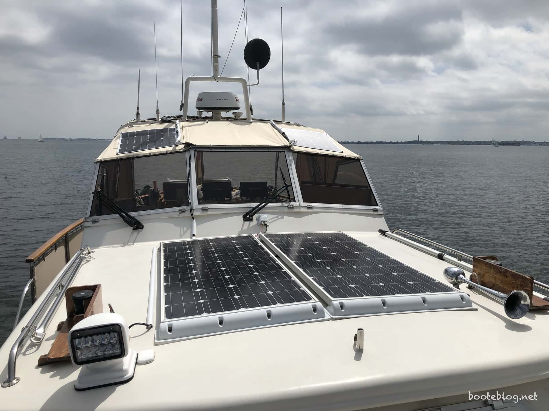 boot_solarzellen_dach